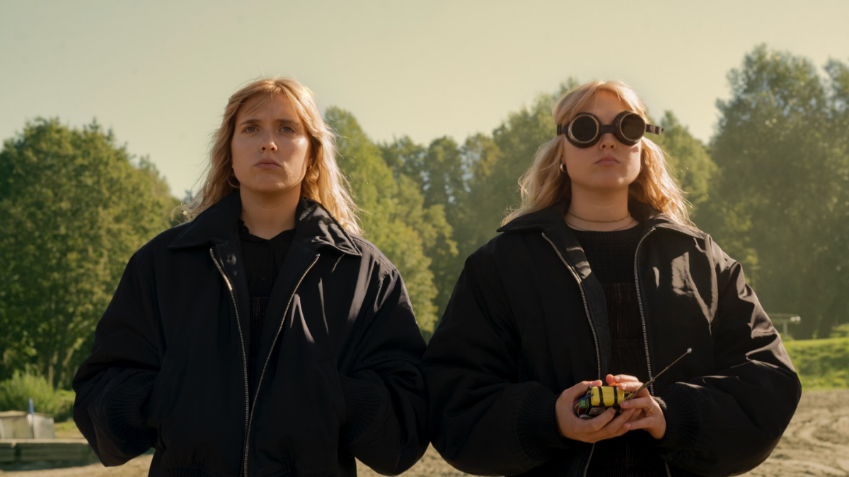 Crap Happens Review: Wildly Absurd German Comedy That Somehow Finds Its ...